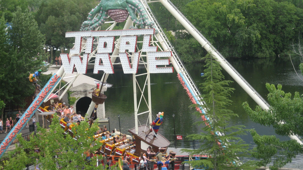 Tidal Wave (Lagoon) - Coasterpedia - The Amusement Ride Wiki