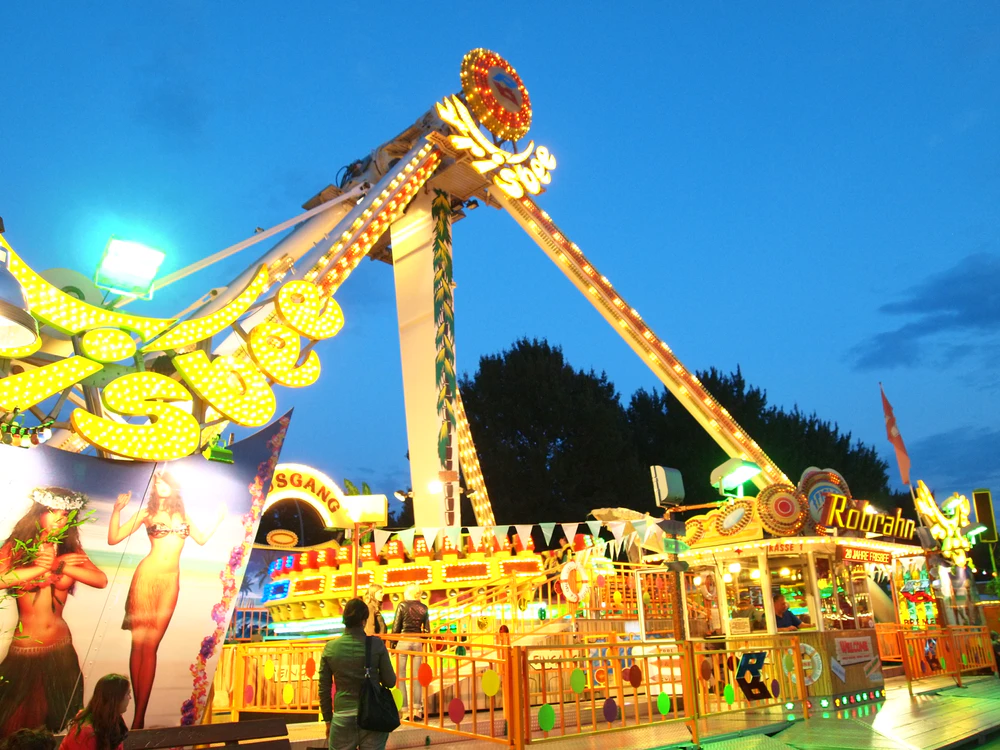Frisbee (Mellors Group) - Coasterpedia - The Amusement Ride Wiki