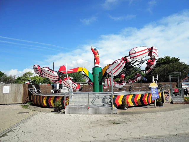 Tri-Star (Happy World Shows) - Coasterpedia - The Amusement Ride Wiki