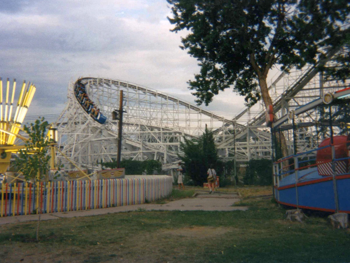Cyclone (Lakeside Amusement Park) - Coasterpedia - The Amusement Ride Wiki