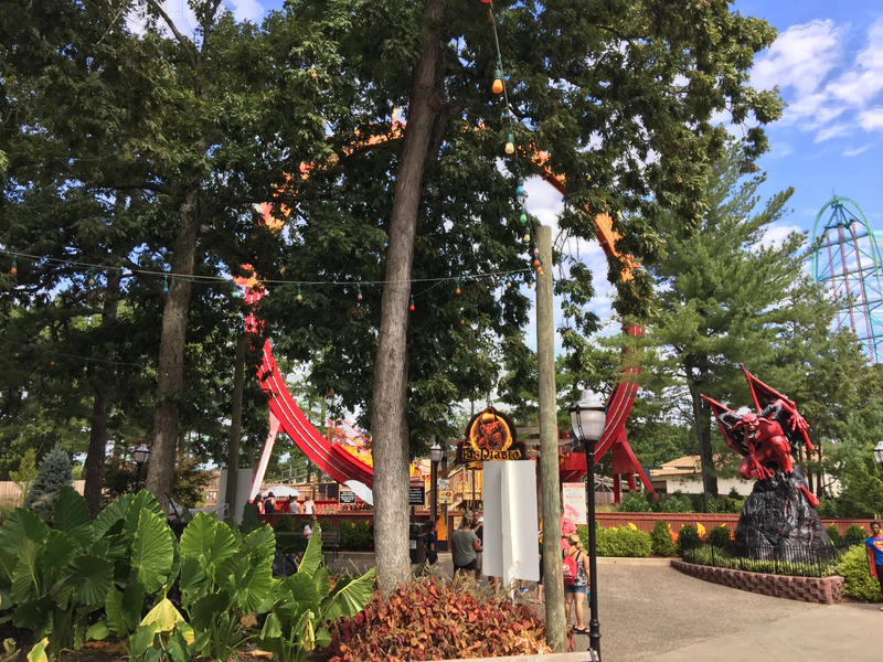 Chaos (La Ronde) - Coasterpedia - The Amusement Ride Wiki