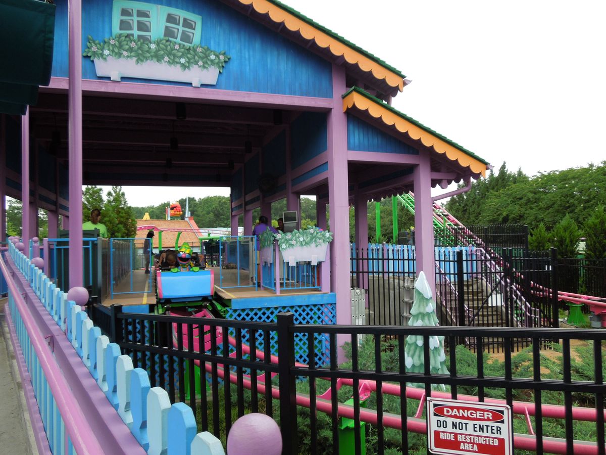 Grover's Alpine Express - Coasterpedia - The Roller Coaster and Flat ...