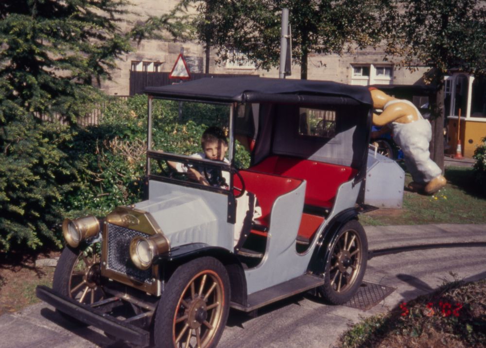 Vintage Cars (Alton Towers) - Coasterpedia - The Roller Coaster and ...