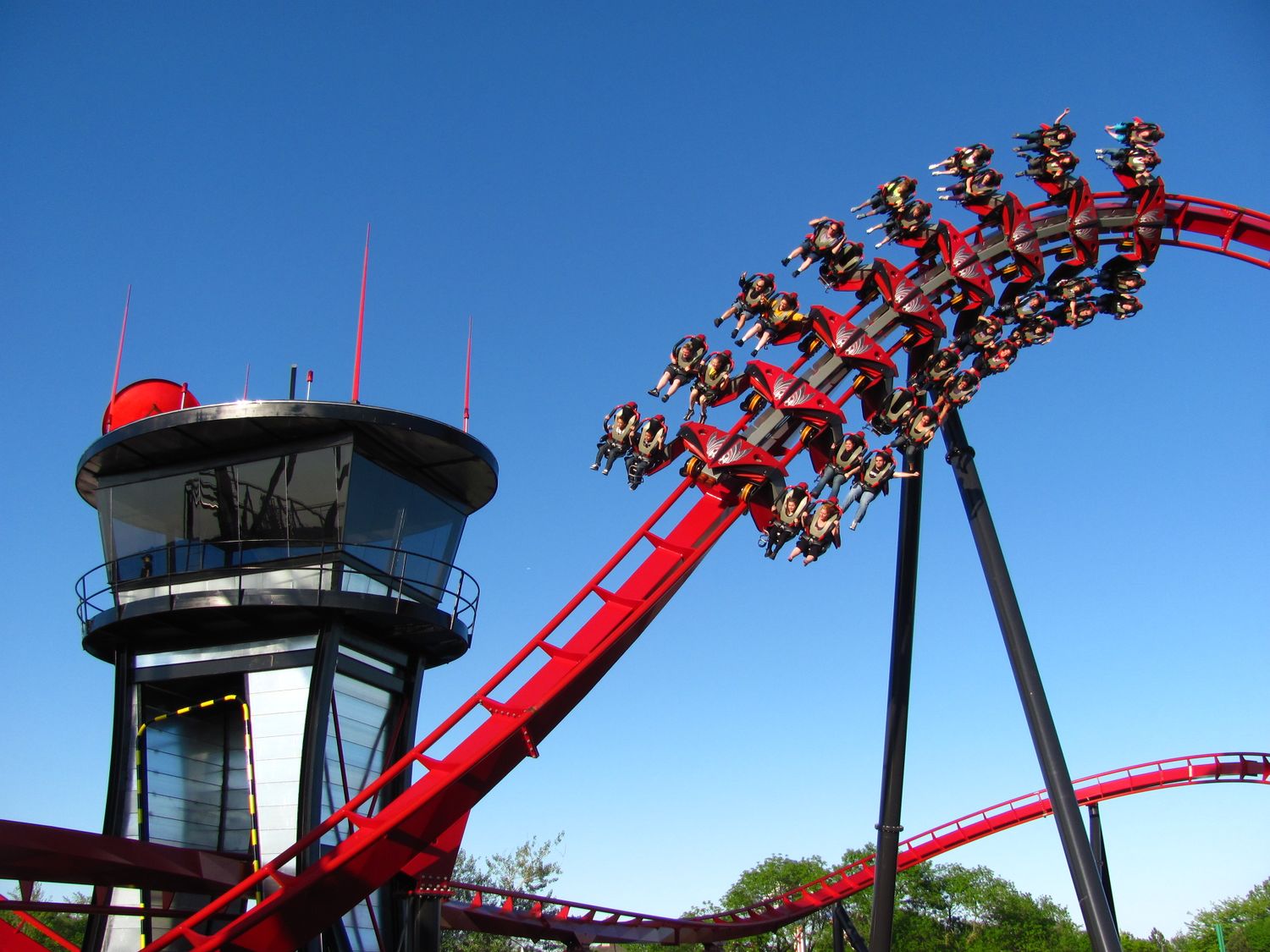 X-Flight (Six Flags Great America) - Coasterpedia - The Roller Coaster ...