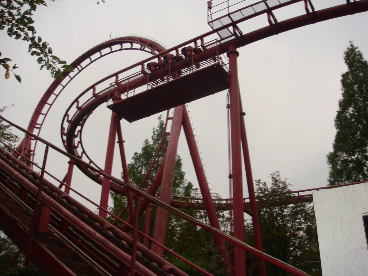 Loop Screw Coaster - Coasterpedia - The Amusement Ride Wiki