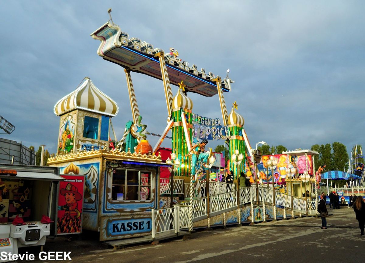 Flying Carpet (Zierer product) - Coasterpedia - The Roller Coaster and ...