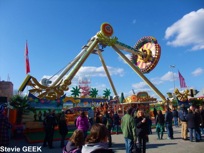 Frisbee (Mellors Group) - Coasterpedia - The Roller Coaster and Flat ...