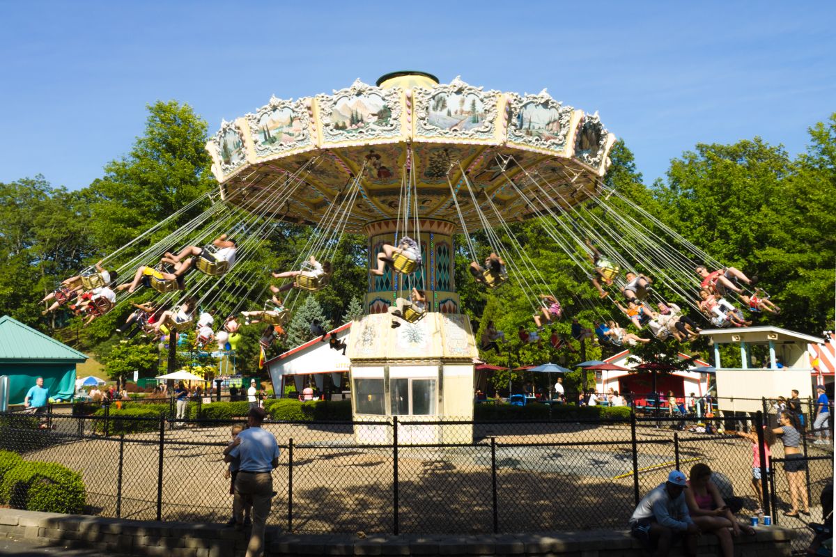 Wave Swinger (Lake Compounce) - Coasterpedia - The Roller Coaster and ...