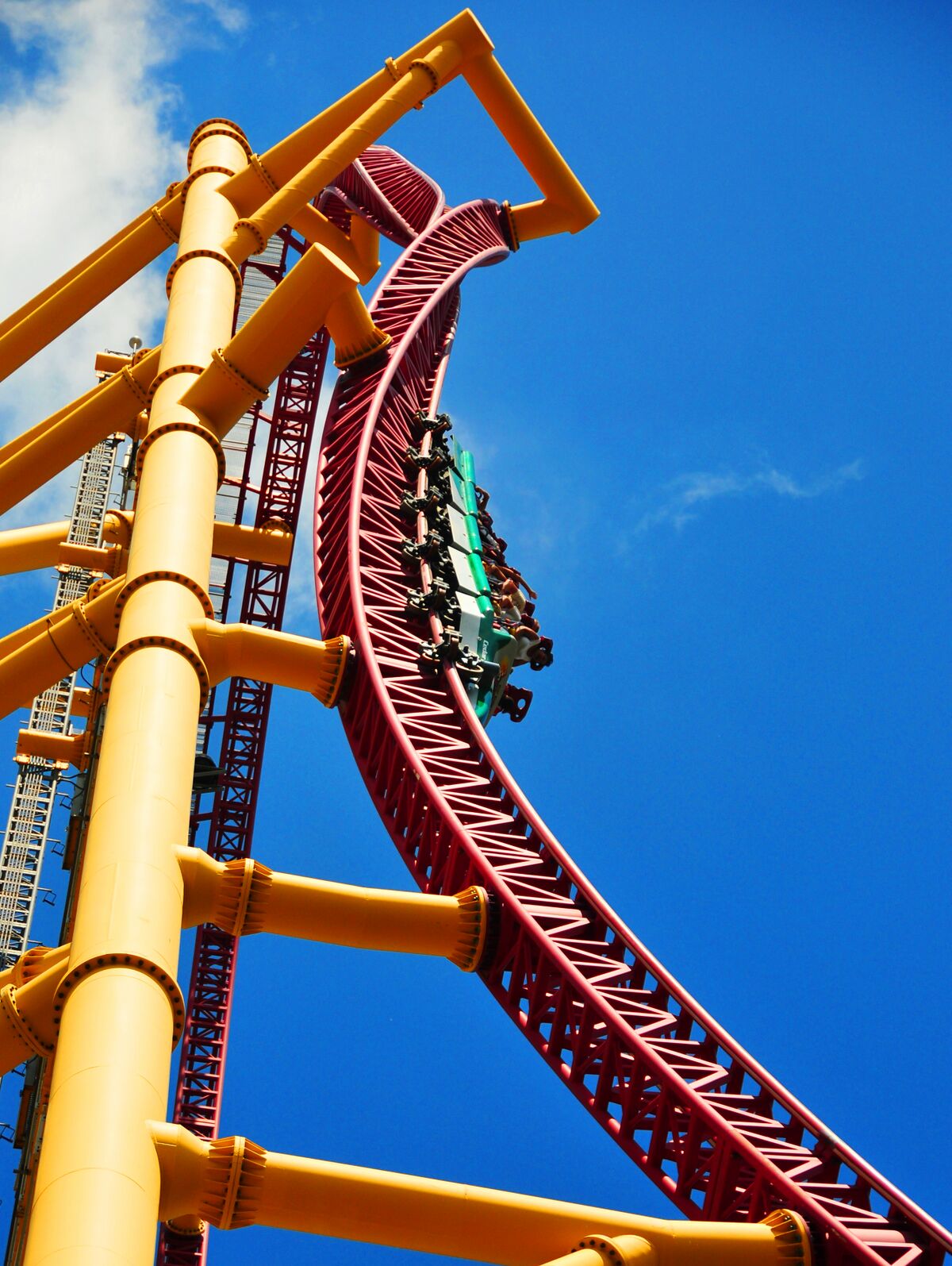 Vertical spiral - Coasterpedia - The Roller Coaster and Flat Ride Wiki