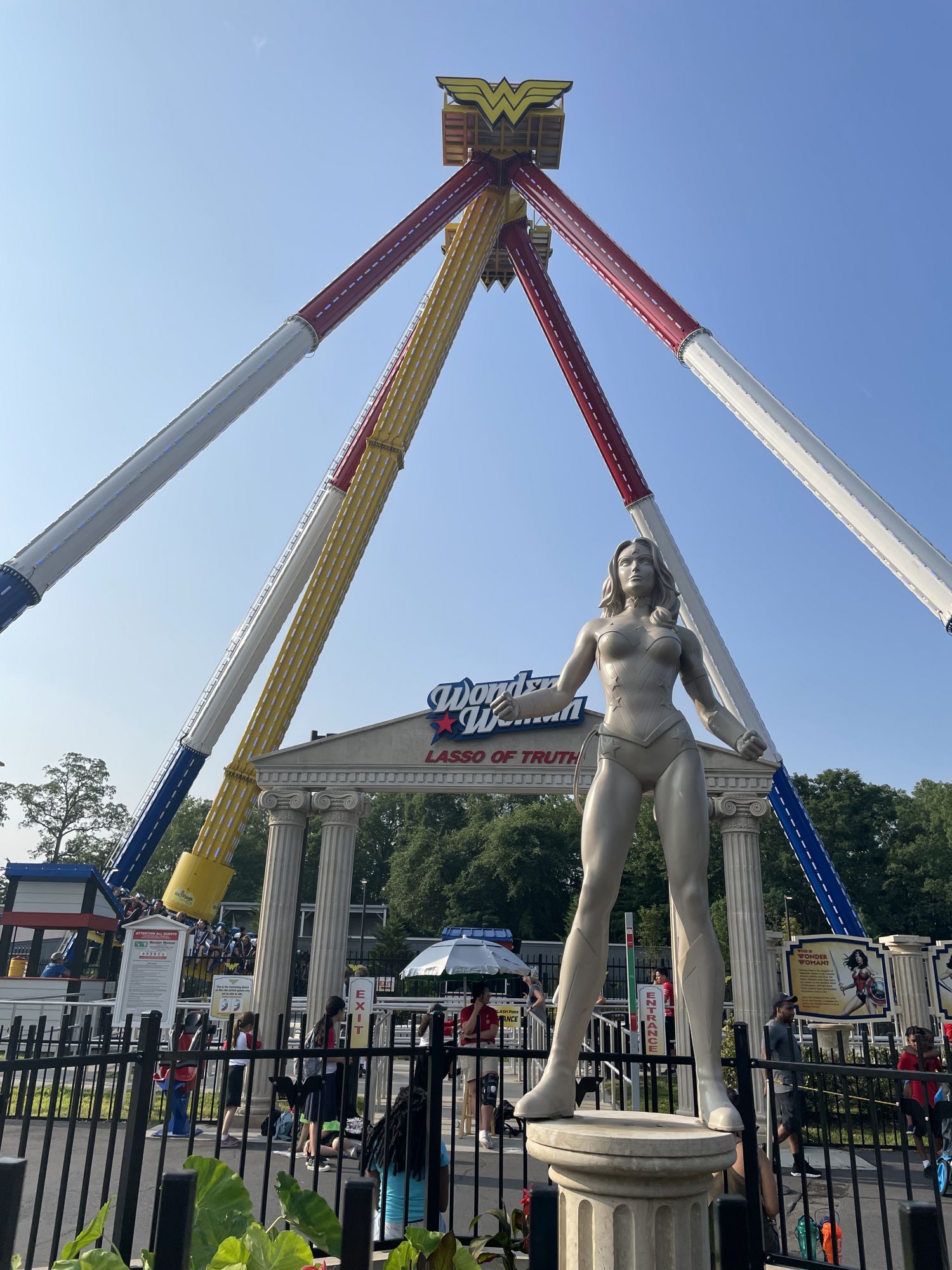 Wonder Woman Lasso Of Truth Six Flags Great Adventure Coasterpedia The Roller Coaster And