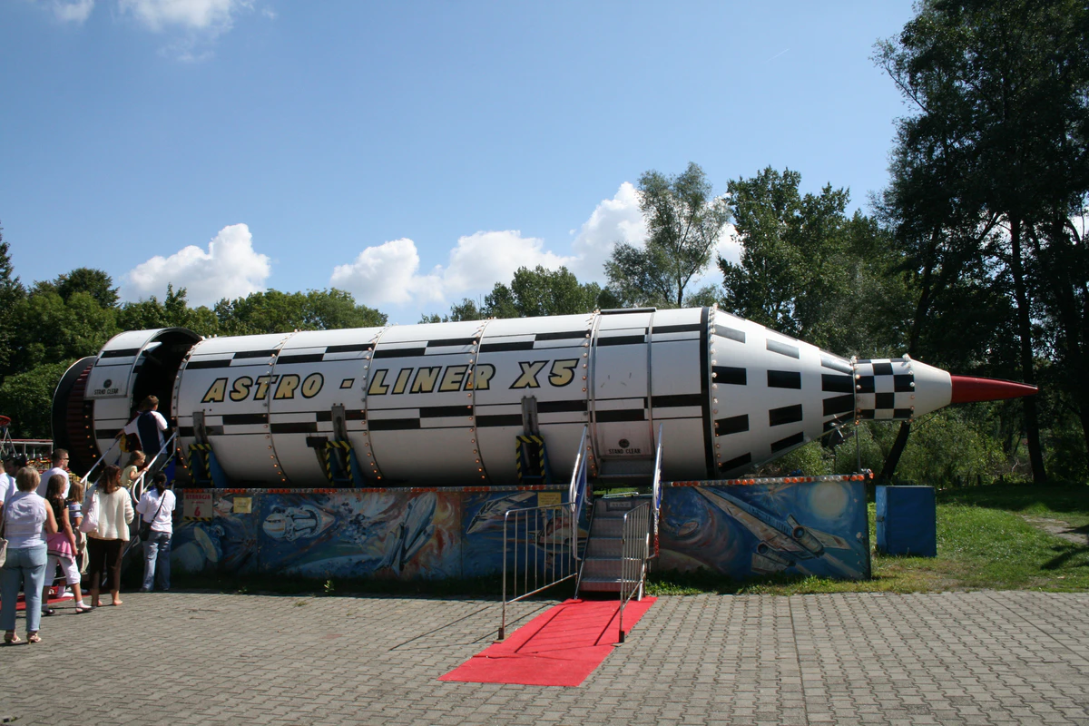 Astroliner (Wisdom Industries product) - Coasterpedia - The Amusement ...