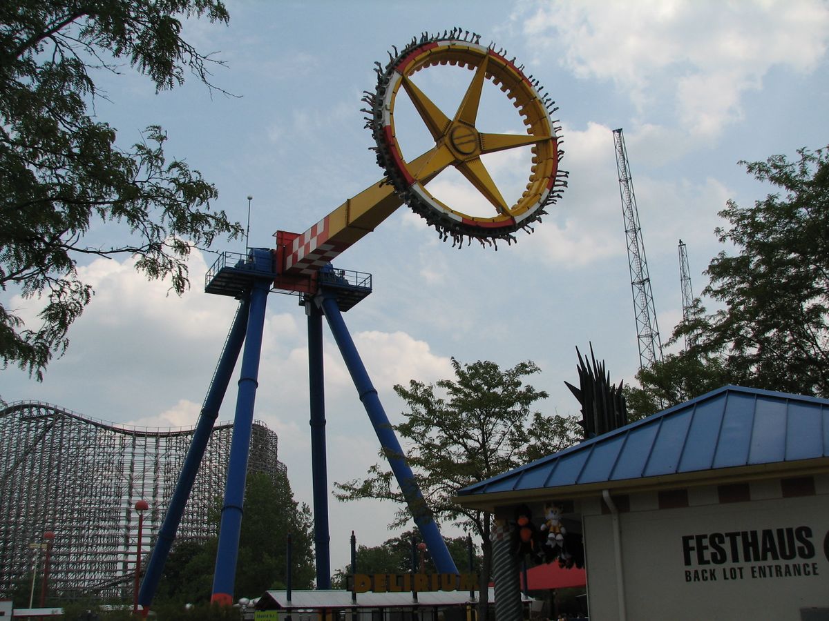 Giant Frisbee - Coasterpedia - The Roller Coaster and Flat Ride Wiki