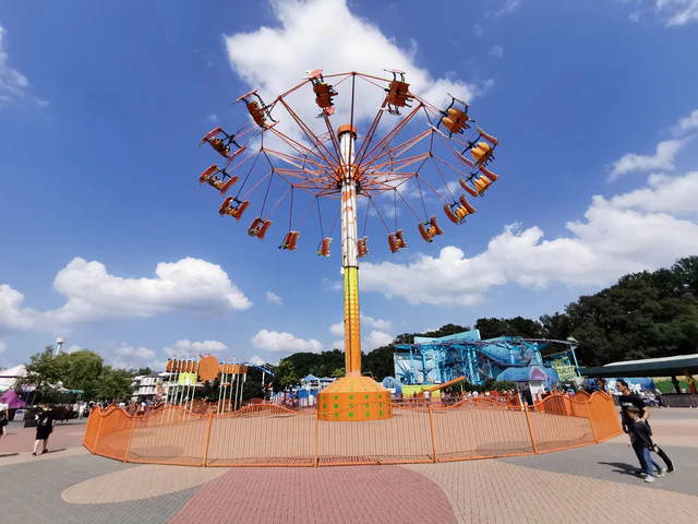 Splat-O-Sphere (Movie Park Germany) - Coasterpedia - The Amusement Ride ...