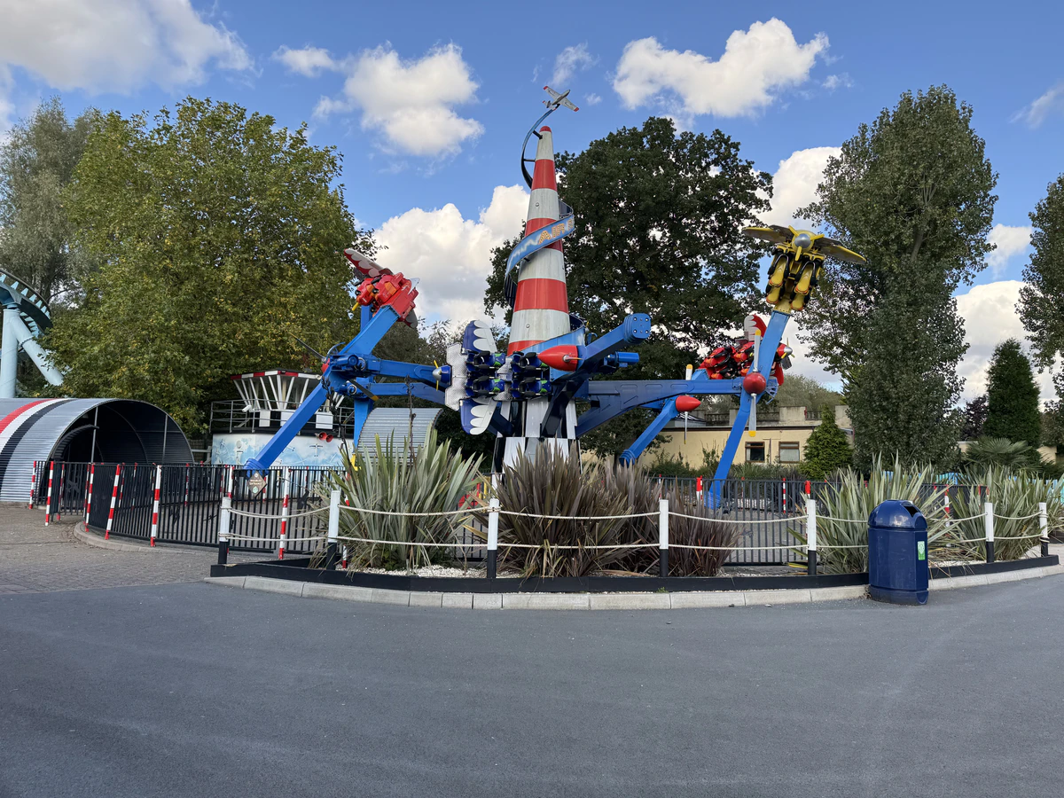 Air Race (Drayton Manor) - Coasterpedia - The Amusement Ride Wiki