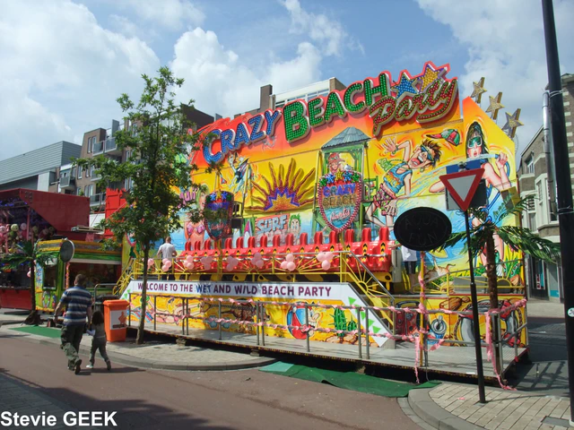 Crazy Beach Party (Straub) - Coasterpedia - The Amusement Ride Wiki
