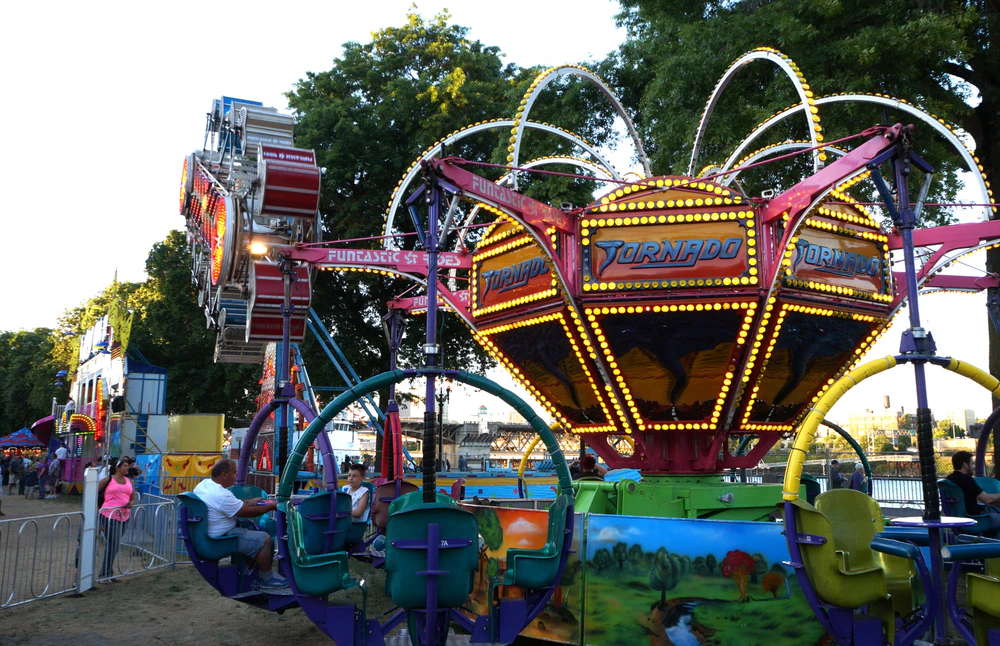 Tornado (Funtastic Shows) - Coasterpedia - The Amusement Ride Wiki