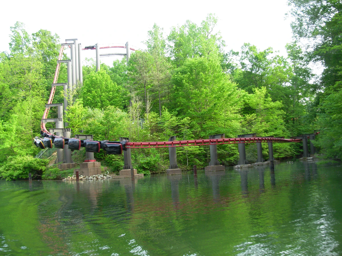 Suspended Coaster (Arrow Dynamics product) - Coasterpedia - The ...