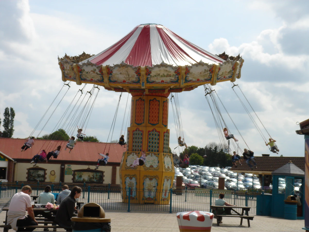 Wave Swinger (Zierer product) - Coasterpedia - The Amusement Ride Wiki