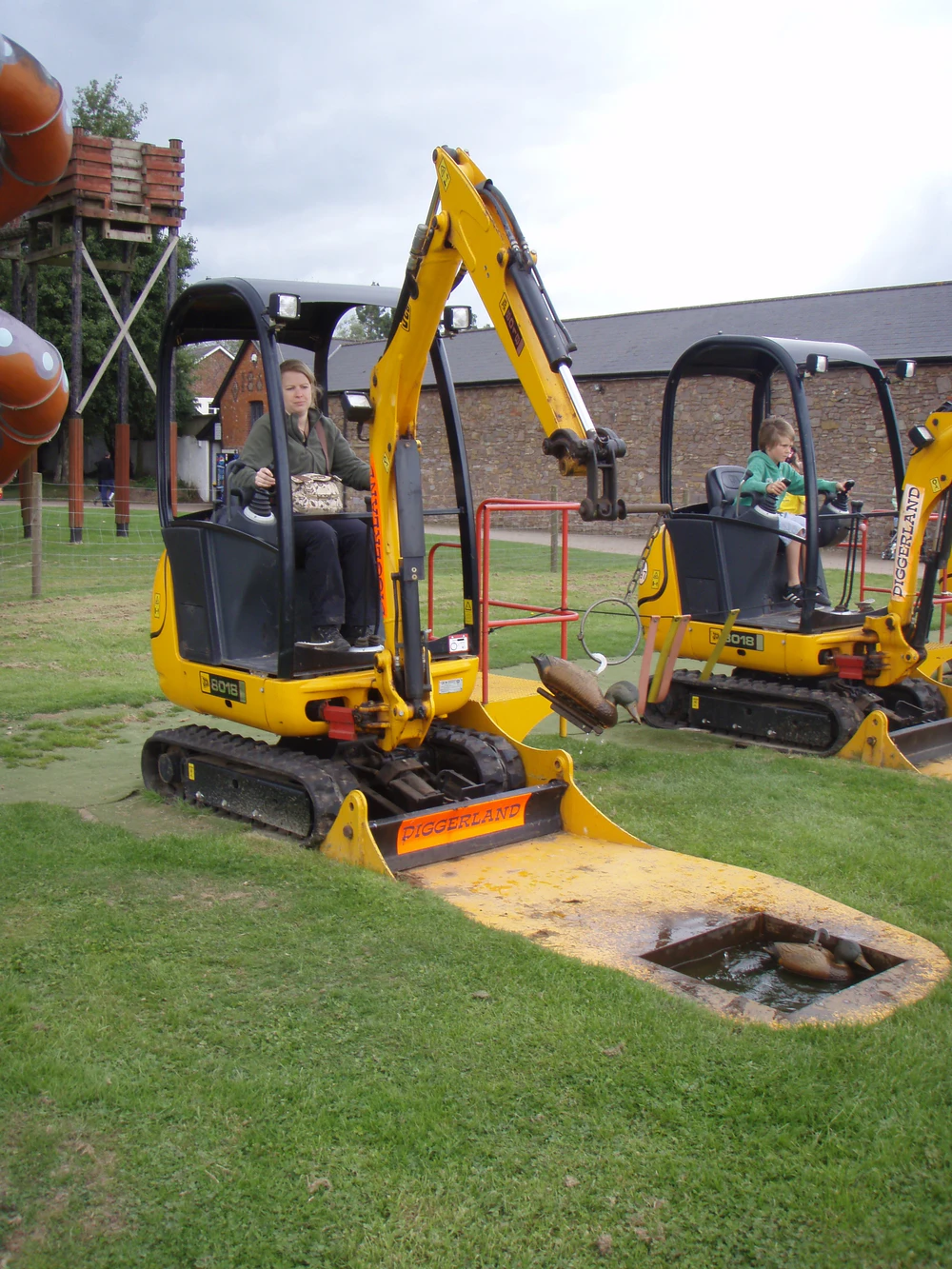 Dippy Ducks (Diggerland Devon) - Coasterpedia - The Amusement Ride Wiki