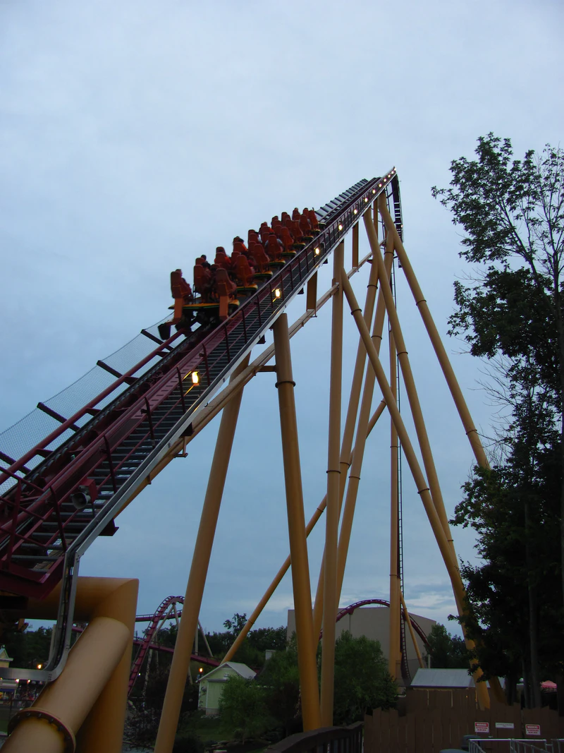 Chain lift - Coasterpedia - The Amusement Ride Wiki
