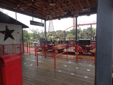 Pandemonium (Six Flags Over Texas) - Coasterpedia - The Roller Coaster ...