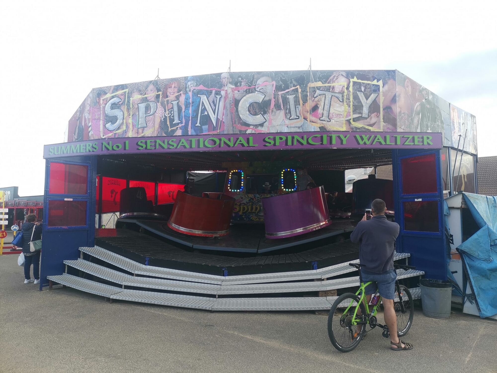Spin City Waltzer (Dunes Leisure Family Fun Fair) - Coasterpedia - The ...