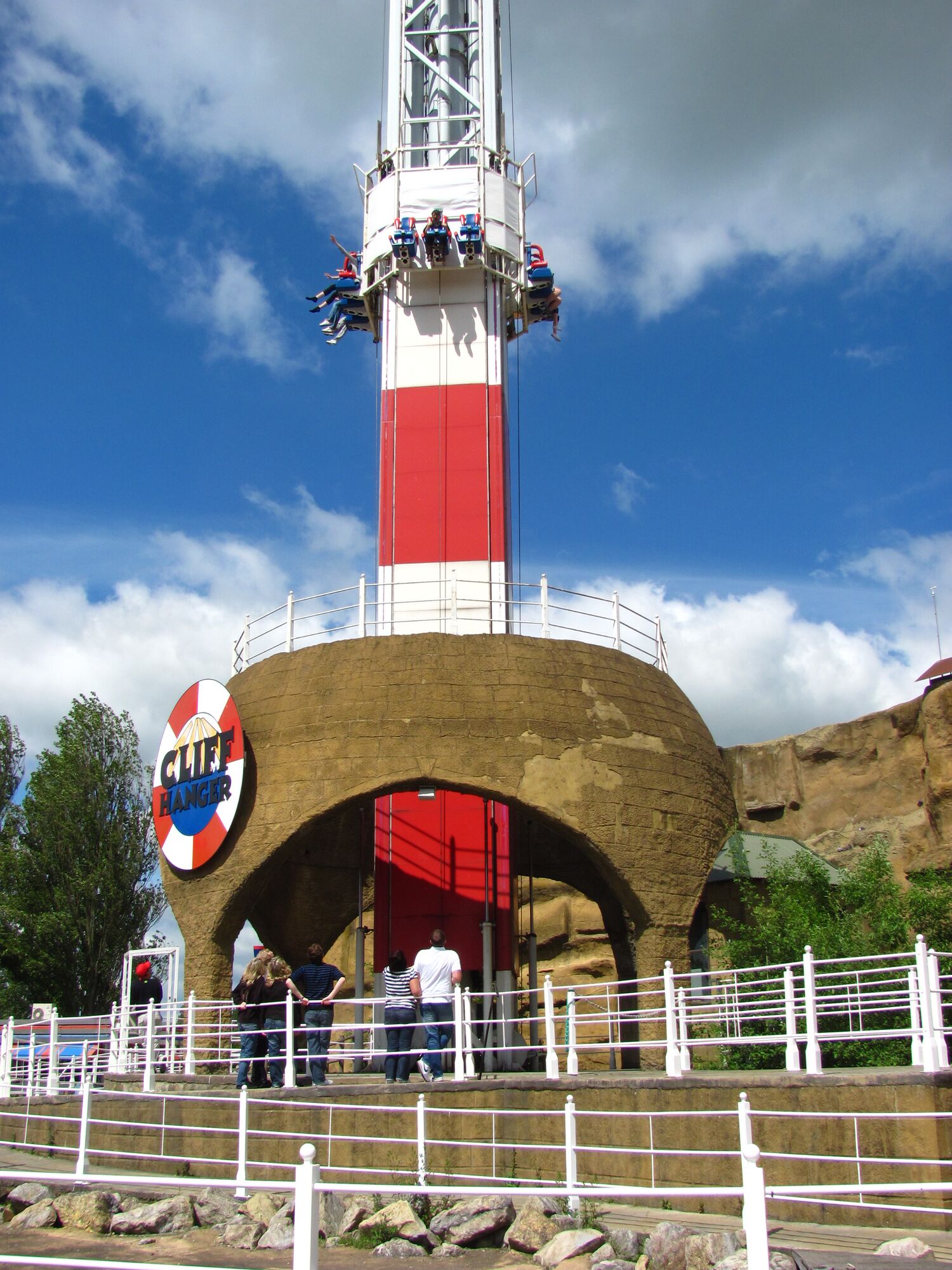 Cliff Hanger (Flamingo Land) - Coasterpedia - The Roller Coaster and ...