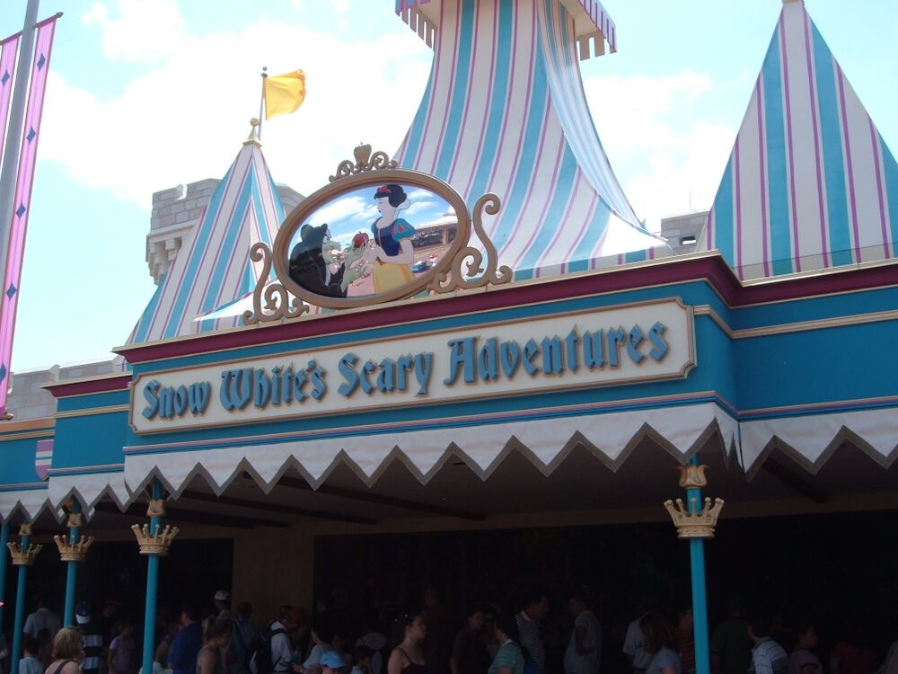 Snow White's Scary Adventures (Magic Kingdom) - Coasterpedia - The ...