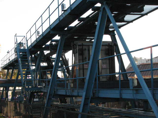 File:Demon Drop (Cedar Point) 2009 08.jpg - Coasterpedia - The ...