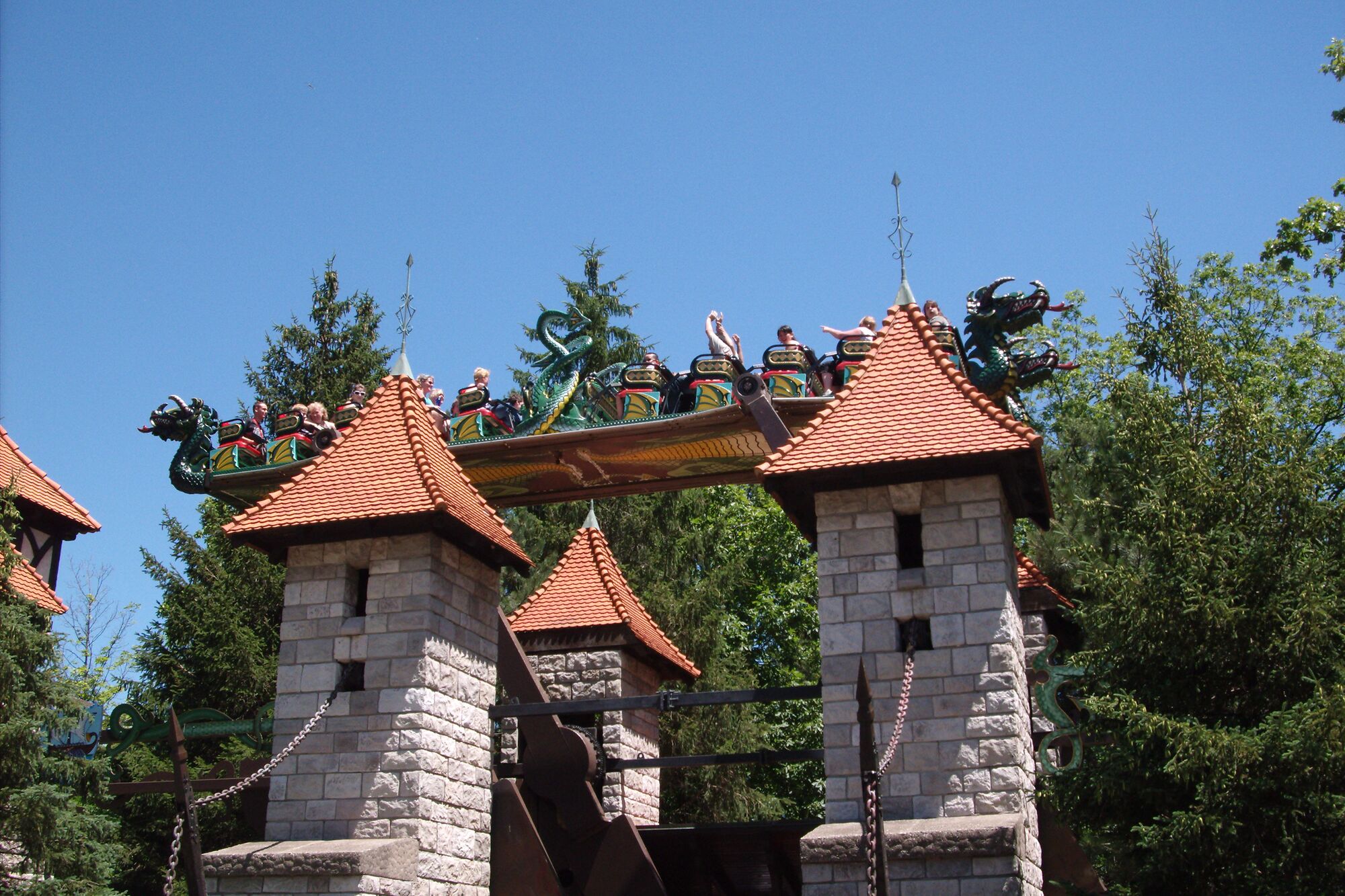 Flying Dragon (MarineLand) - Coasterpedia - The Roller Coaster and Flat ...