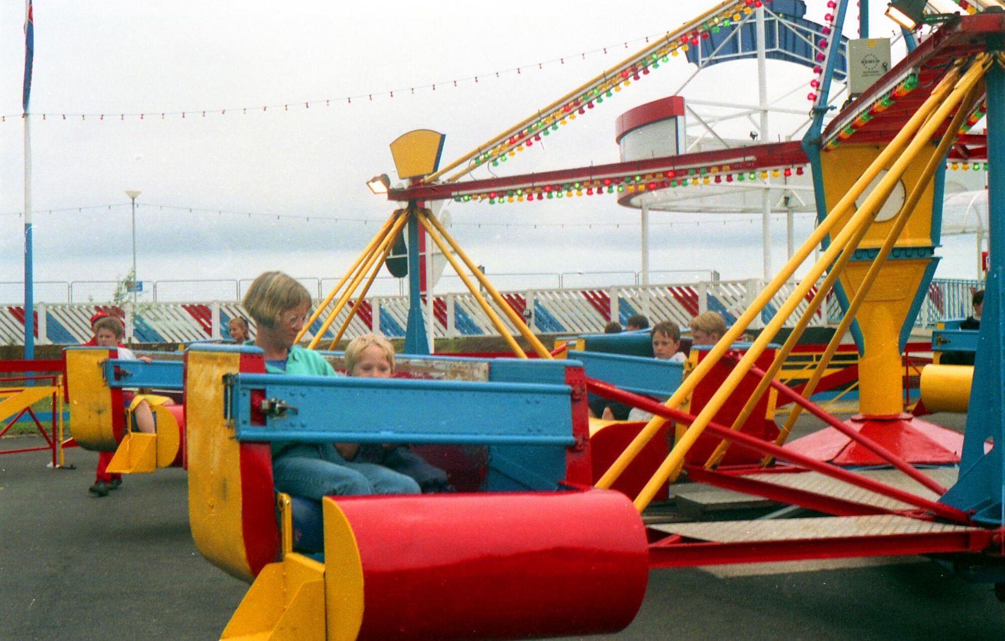 Cyclone Twist (Paul Hart) - Coasterpedia - The Roller Coaster and Flat ...