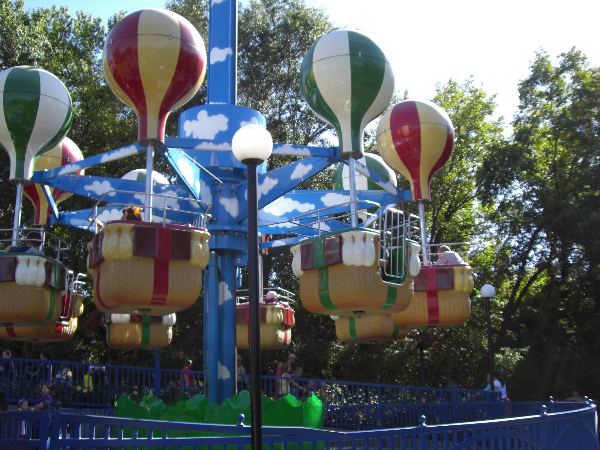 Cloud Bouncer - Coasterpedia - The Roller Coaster and Flat Ride Wiki