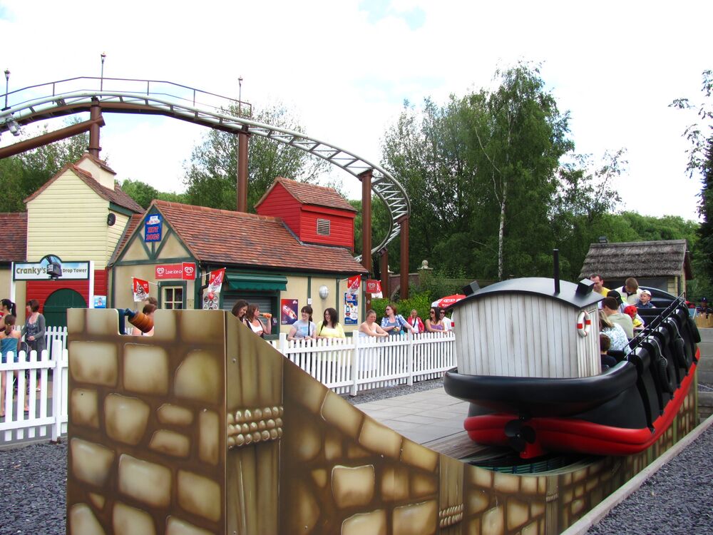 Rocking Bulstrode (Drayton Manor) - Coasterpedia - The Roller Coaster ...