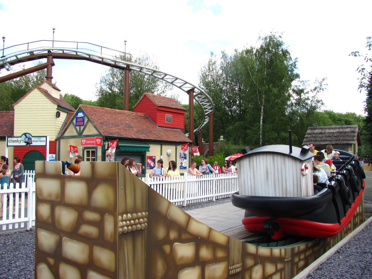Rocking Bulstrode (Drayton Manor) - Coasterpedia - The Roller Coaster ...