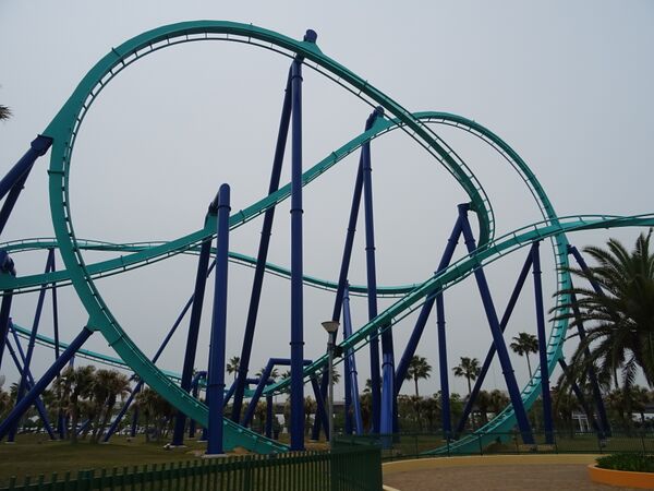 Pretzel loop - Coasterpedia - The Roller Coaster and Flat Ride Wiki