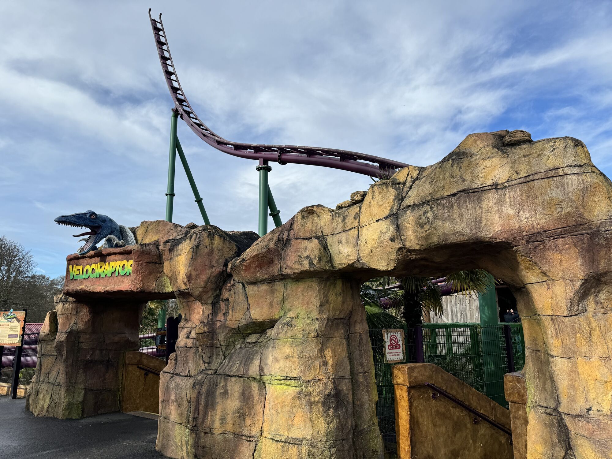 Velociraptor (Paultons Park) - Coasterpedia - The Roller Coaster and ...