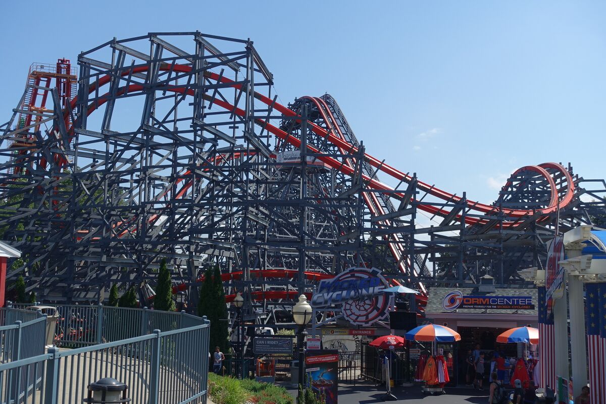 Wicked Cyclone - Coasterpedia - The Roller Coaster and Flat Ride Wiki